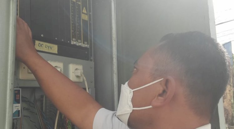 Perbaikan dan pengecekan pesawat controller - DIshub Kabupaten Klaten