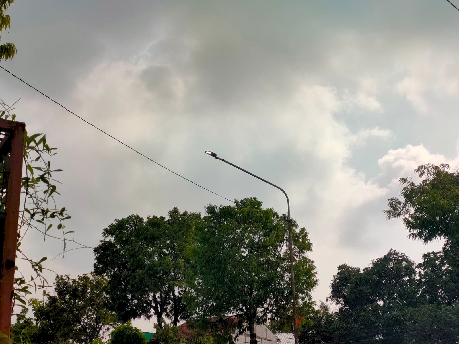 Ngingas Diperbaiki, Dishub Bersih Jaringan Induk PJU dari Korosi yang Mengganggu - DIshub ...